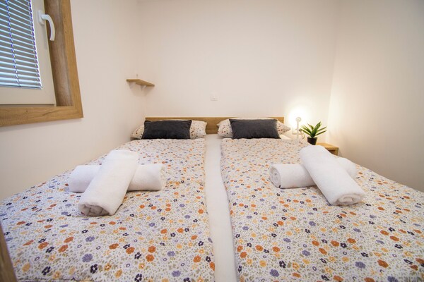 Mobile Home Banovi Dvori Ii - Tisno