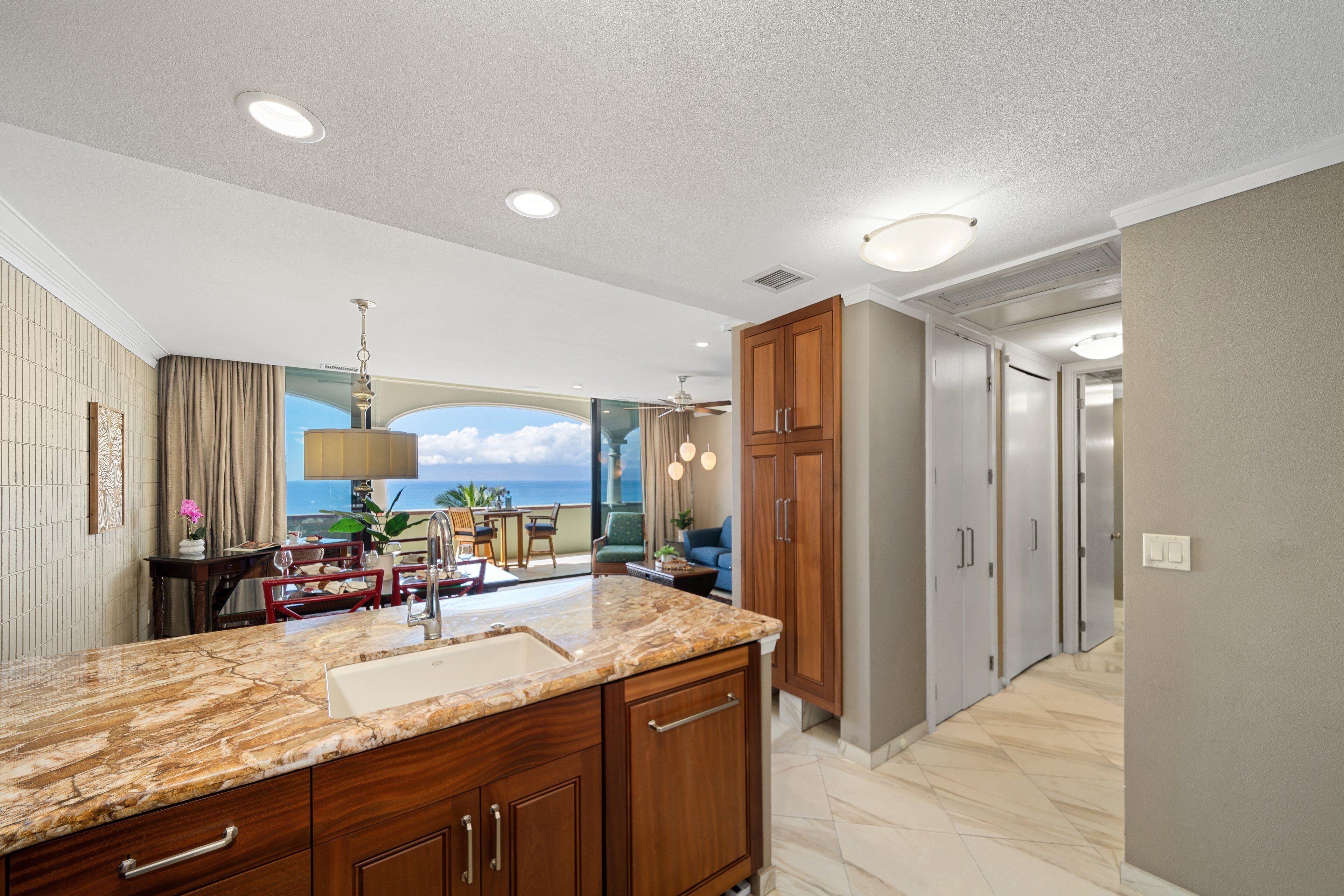 Lahaina Shores Ph3 Your Perfect 1-br Beachfront Getaway In West Maui - Lāhainā, HI