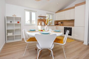 Apartamento (A2) | Cozinha privada | Geladeira, fogão, cooktop, lava-louças
