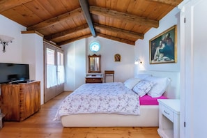 Casa | Cofre no quarto, ferro/tábua de engomar, Wi-fi grátis 