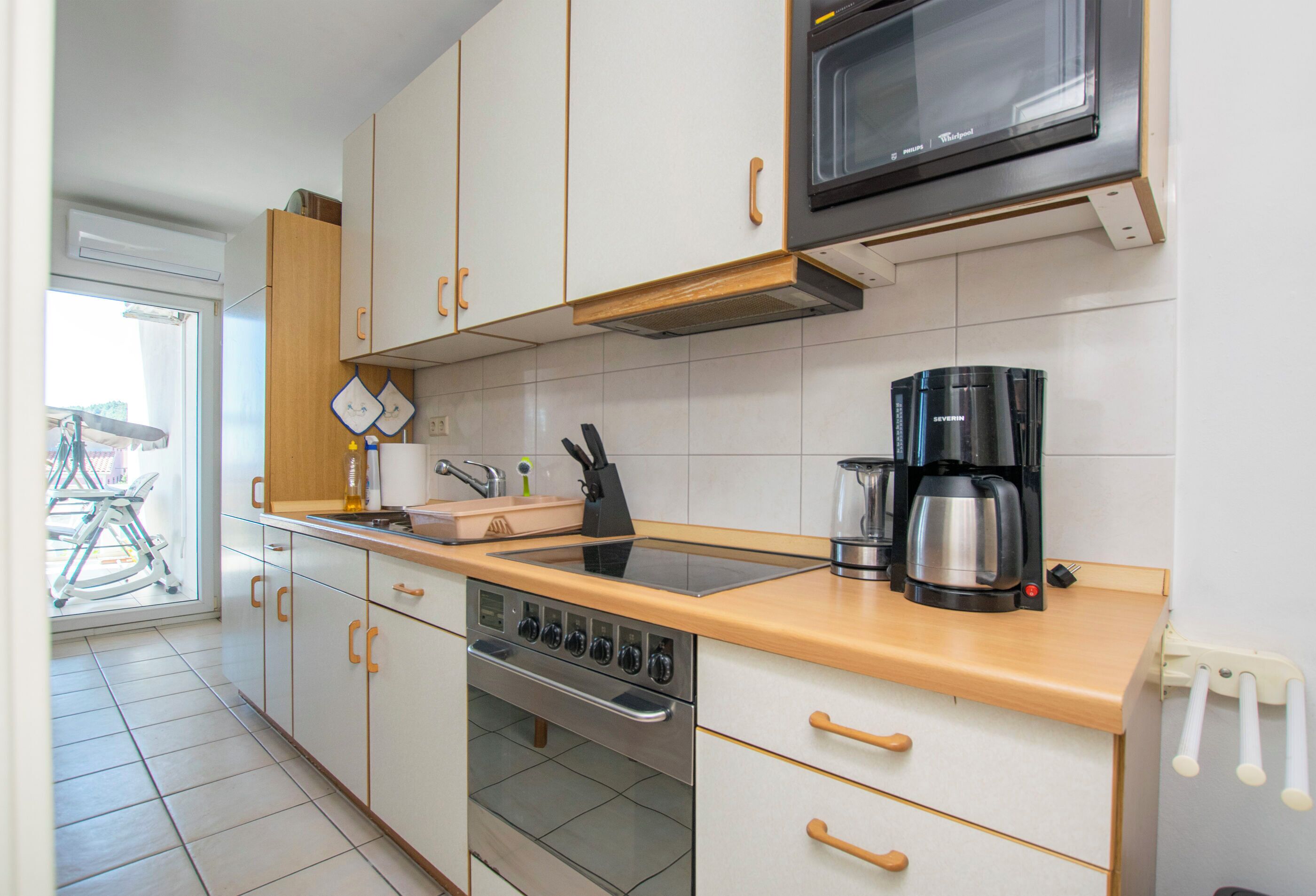 Apartamento (A1) | Cozinha privada | Uma máquina de café expresso, um frigorífico, um micro-ondas, um forno 