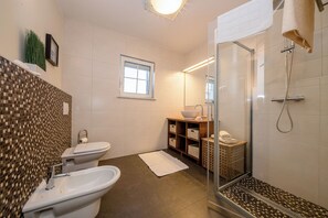 Apartamento (A3) | Casa de banho | Um polibã 