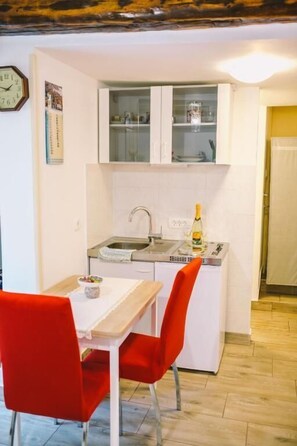 Estúdio (A1) | Restaurantes