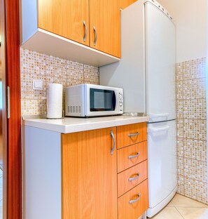 Apartamento (A1) | Cozinha privada | Geladeira, micro-ondas, fogão, cooktop
