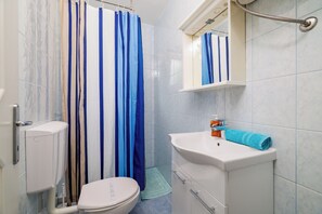 Apartamento (A1) | Casa de banho | Um polibã 