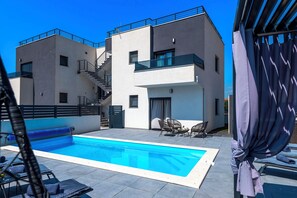 Piscina externa, piscina aquecida