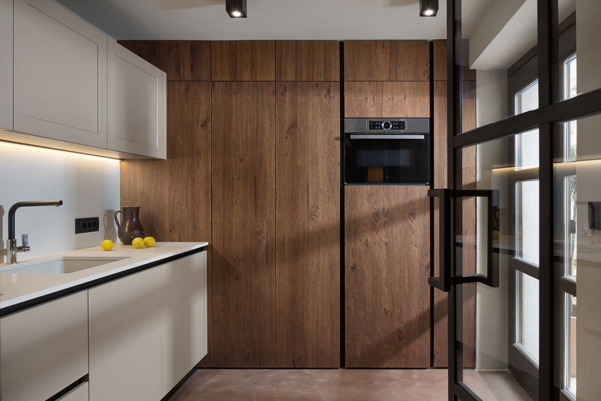 Villa | Cozinha privada | Um frigorífico, um micro-ondas, um forno, uma placa de cozinha 