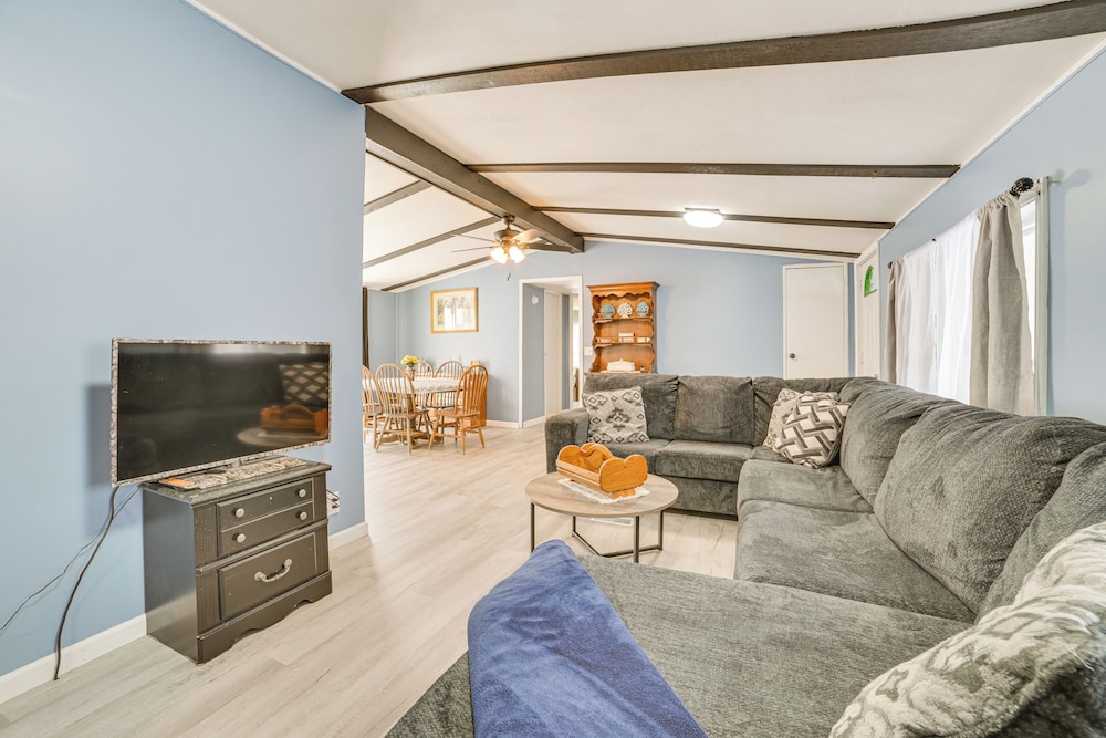 1 Mi To Otsego Lake: All-season Family Home - Michigan