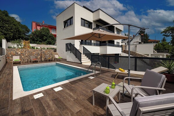 Villa Betelgeuse Supernova, Novi Vinodolski: Hotel Reviews, Rooms ...