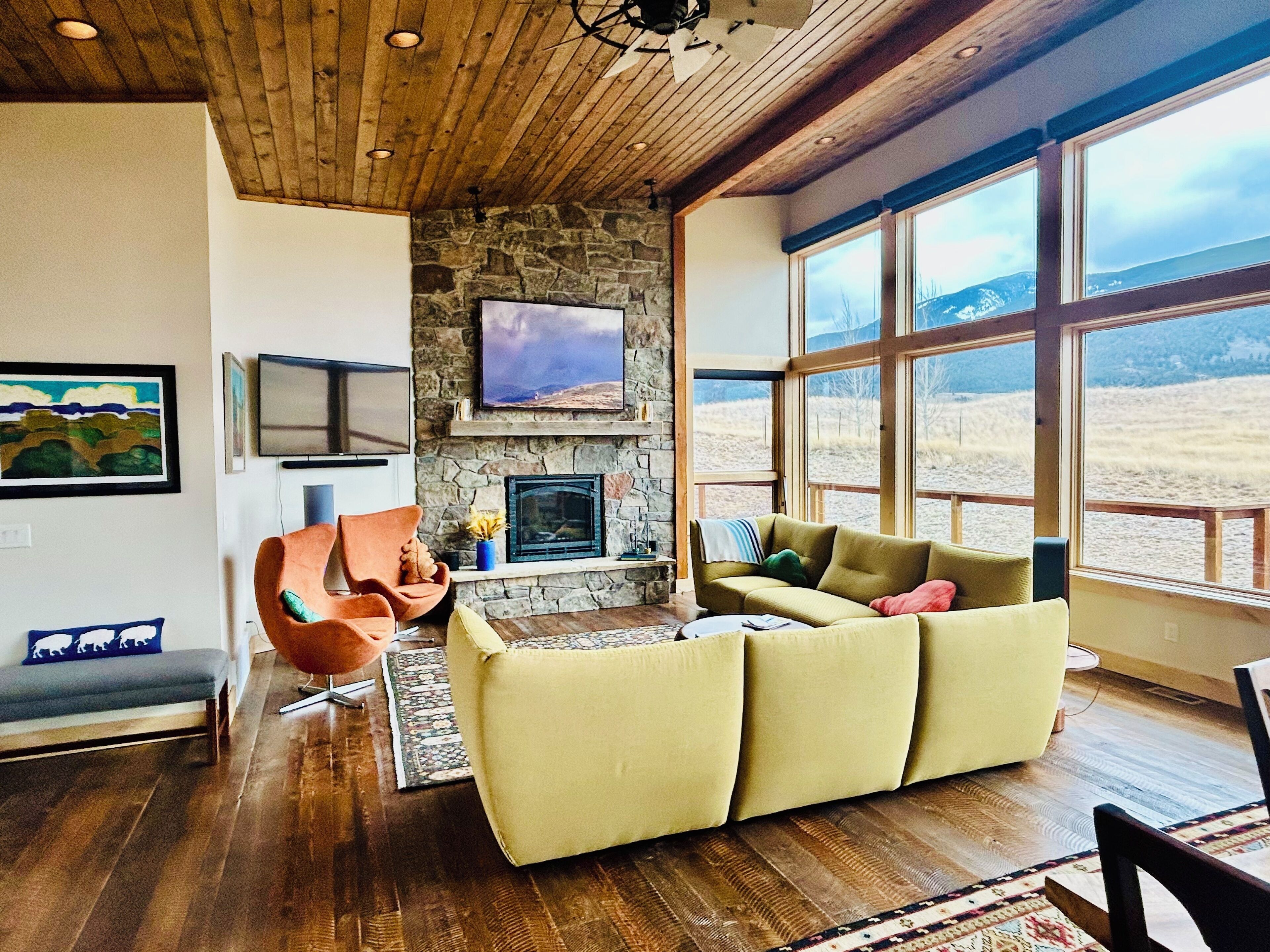 Eagles Wings Is A Gorgeous 5-bedroom Property With Incredible Mountain Views! - Emigrant, MT