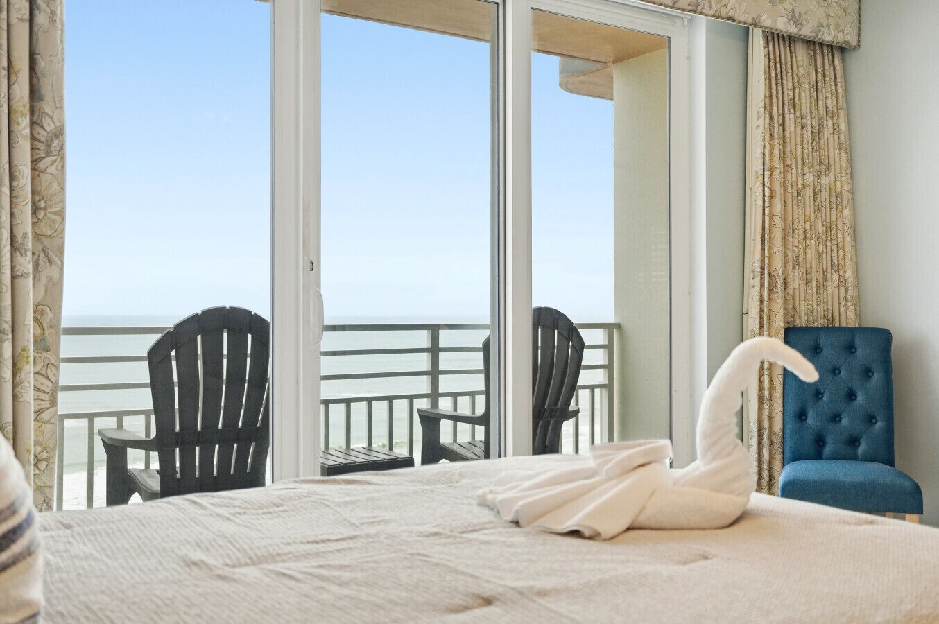 Breathtaking 2-br Oceanfront Haven With 3 Private Balconies At The Wyndham Oceanwalk - Daytona Beach, FL