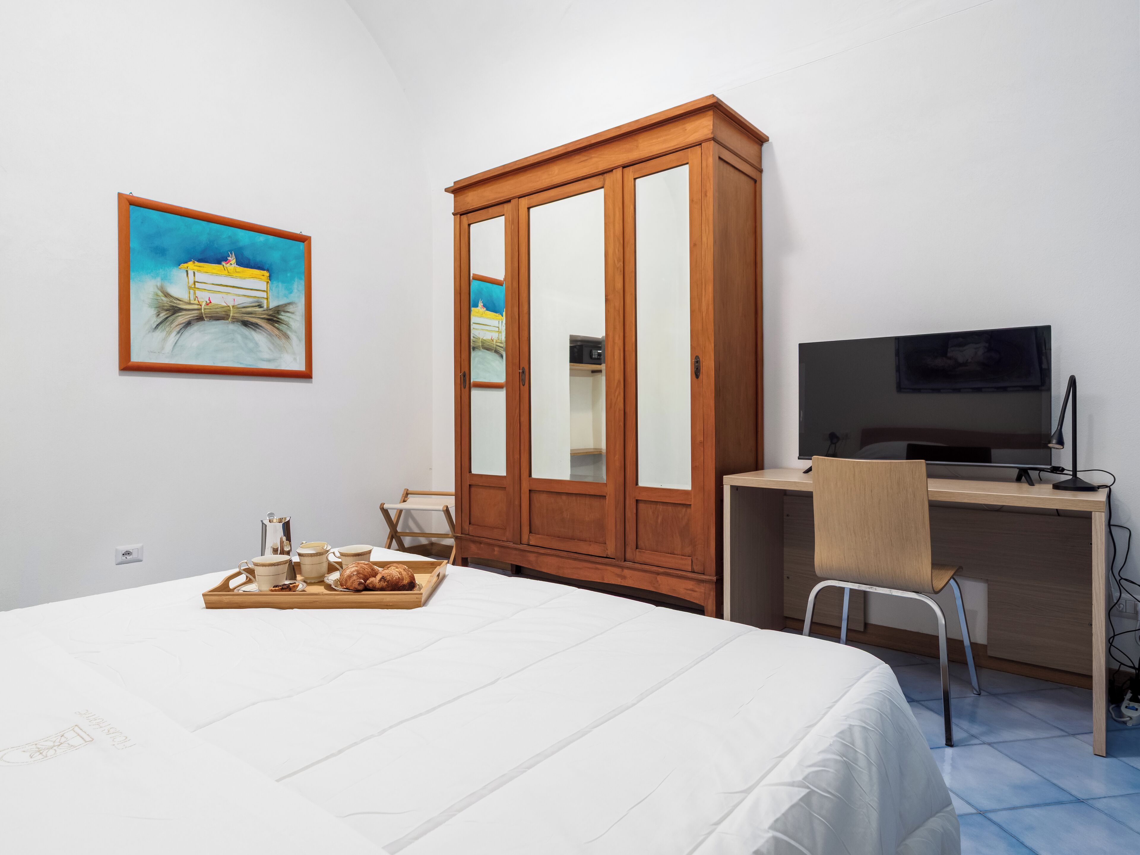 Apartamento Comfort | Cofre no quarto, secretária 