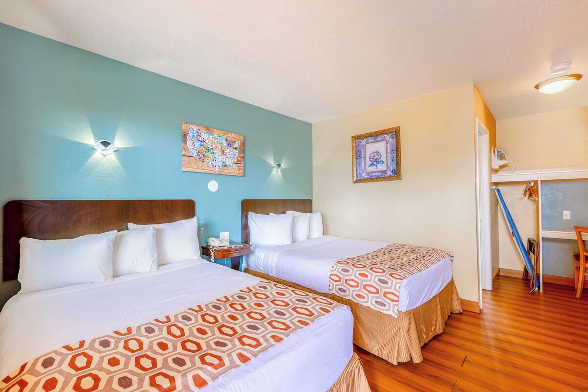 Relax + Recharge In 3 Inviting Rooms Rental Near Harbor Beach - Carlsbad, CA