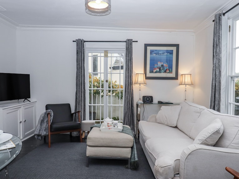 26 Above Town, Pet Friendly, With A Garden In Dartmouth - 다트머스