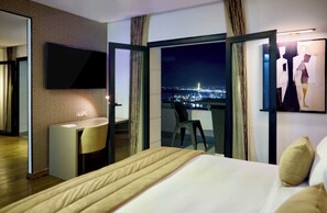 Roupa de alta qualidade, minibar, cofre no quarto, secretária 