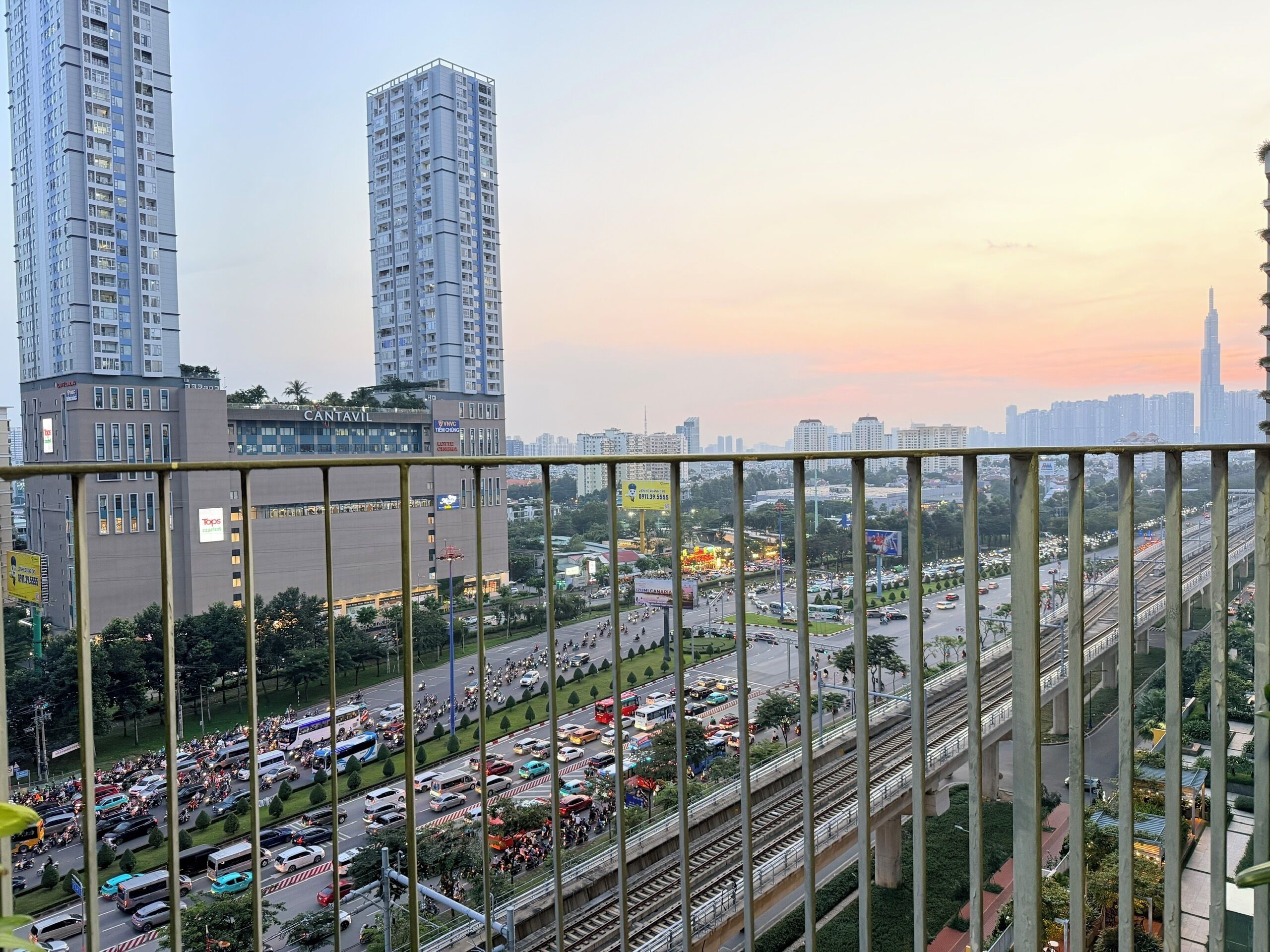Suíte família, 3 quartos, acesso ao Club Lounge, vista para a cidade | Vista do quarto