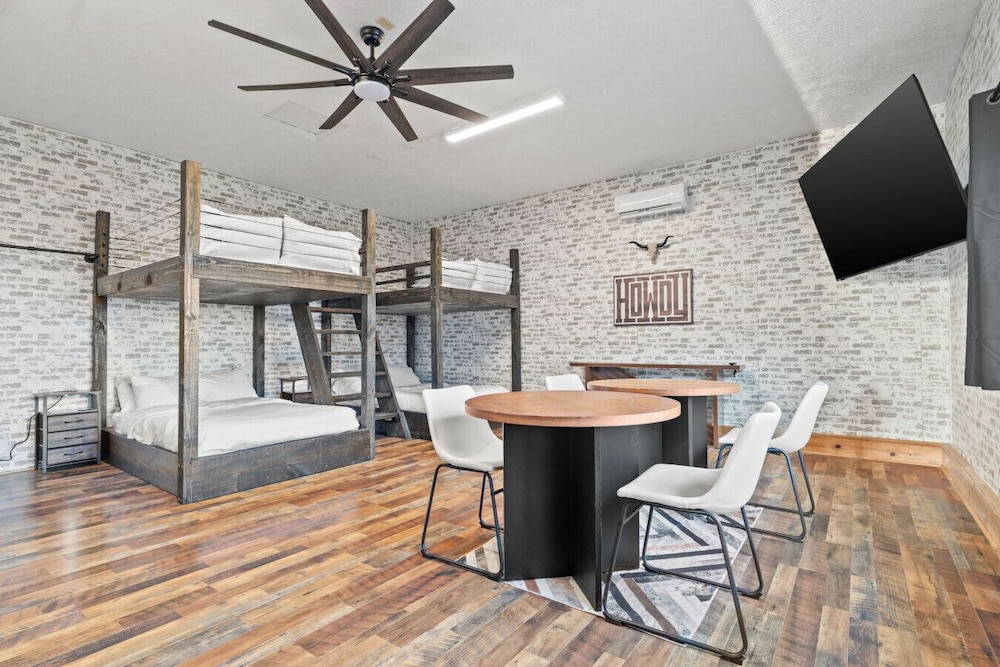 Enjoy Sunset Views making memories! Reviews, Deals & Photos 2026 - Vrbo