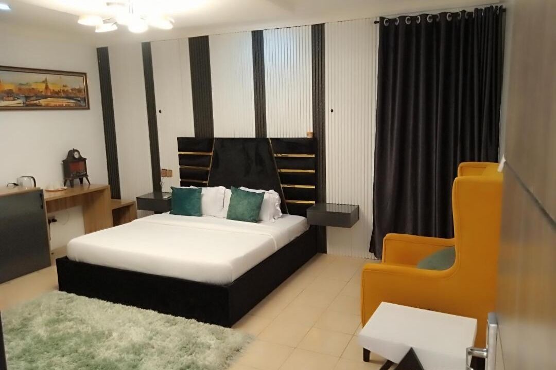 Quarto Económico, varanda, Vista para a cidade | Secretária, secretária adequada para computadores portáteis 