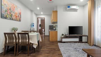 Quarto casal executivo, vista para a cidade | Escrivaninha, espaço de trabalho para notebook, Wi-Fi de cortesia