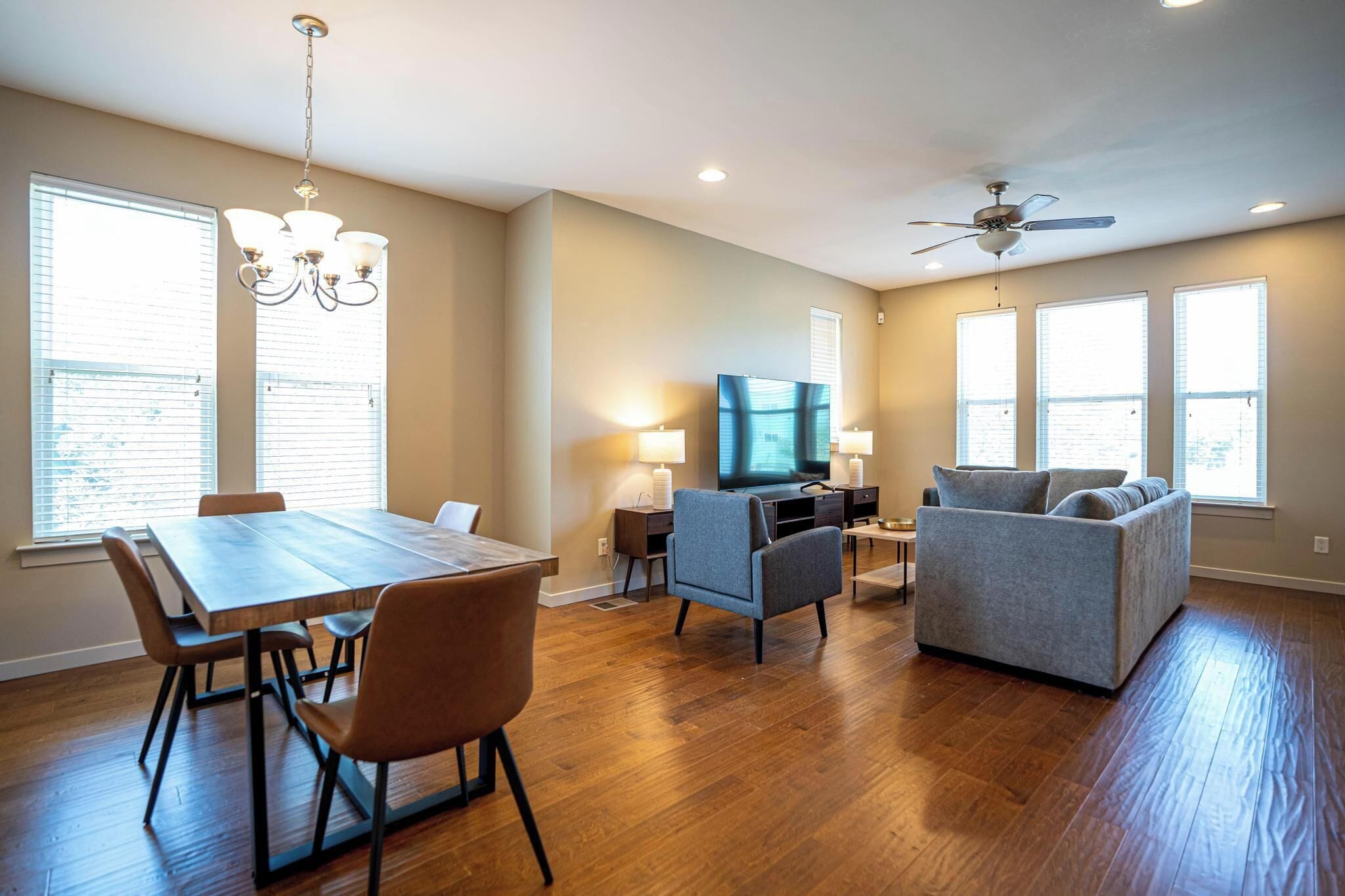 Lovely 3-bedroom Townhome With Ac Near Vibrant Old Town Albuquerque - Albuquerque, NM