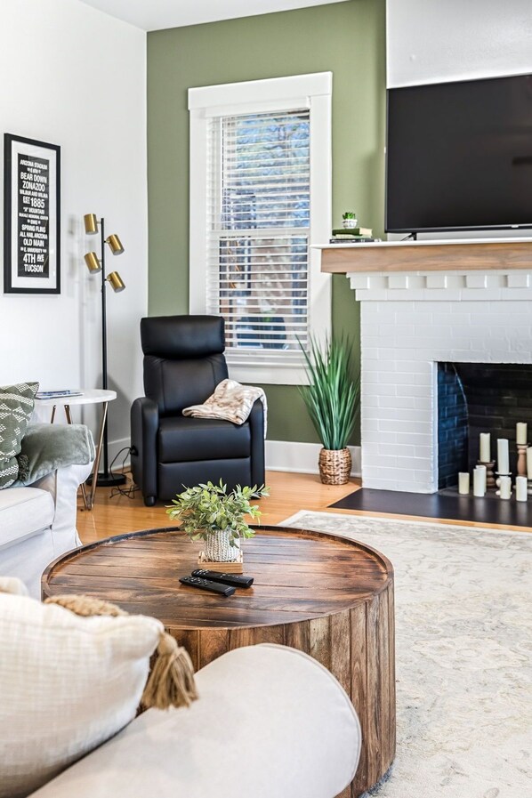 Restored 1919 Boutique 3BR Home • Walk to 4th Ave & UA Reviews, Deals ...