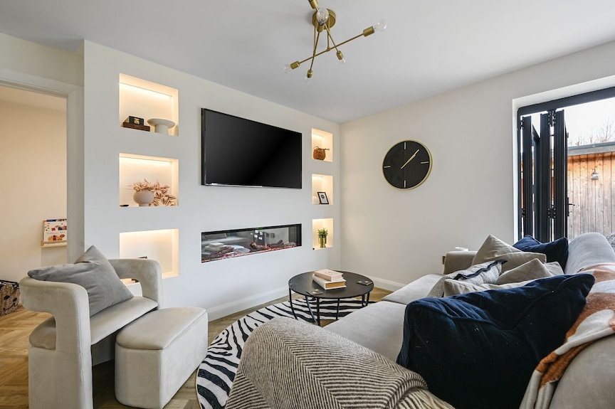 Sotine Beach House - A Holiday Let That Sleeps 6 Guests In 3 Bedrooms - St Mary's Bay