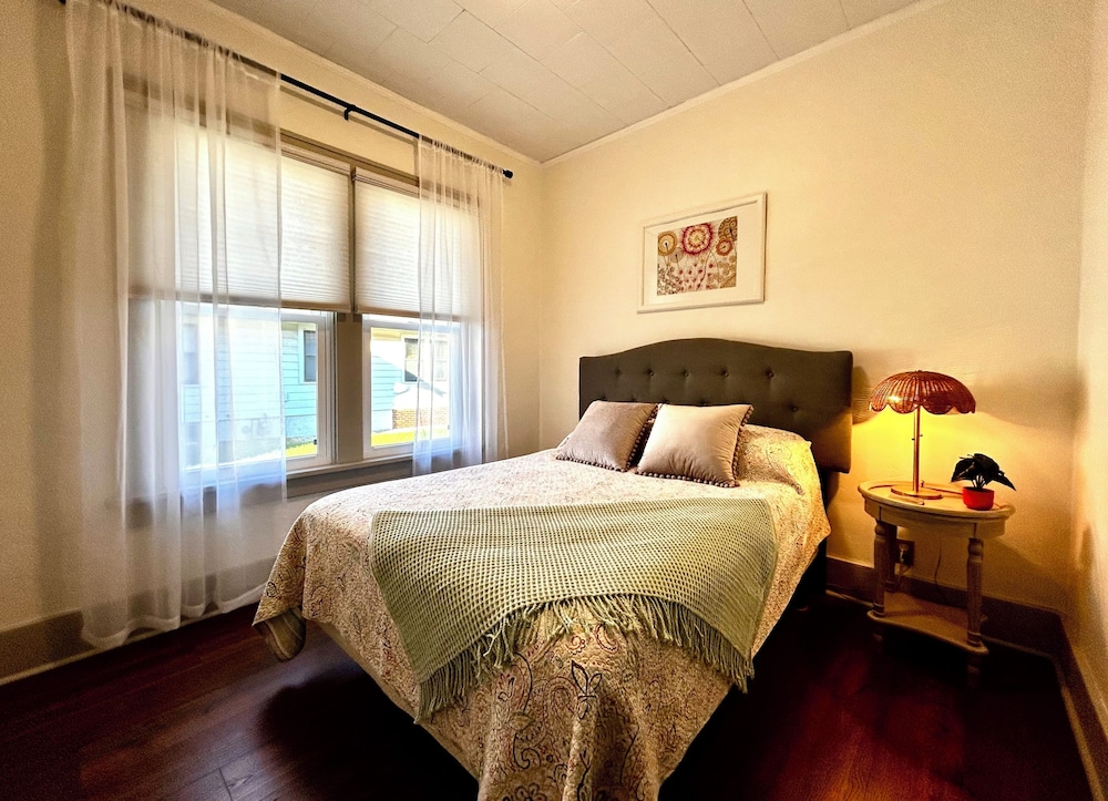 2 Bdrm home close to downtown Ames, Jack Trice, Hilton Coliseum ...