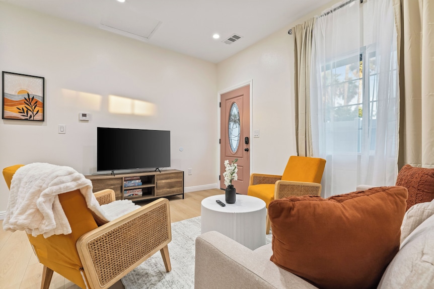 Modern 2br Guesthouse Private Entry Minutes To Disney Anaheim Easy Parking - Anaheim