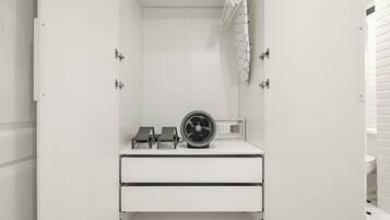 Estúdio conforto | Cofres nos quartos, cortinas blackout, quartos à prova de som