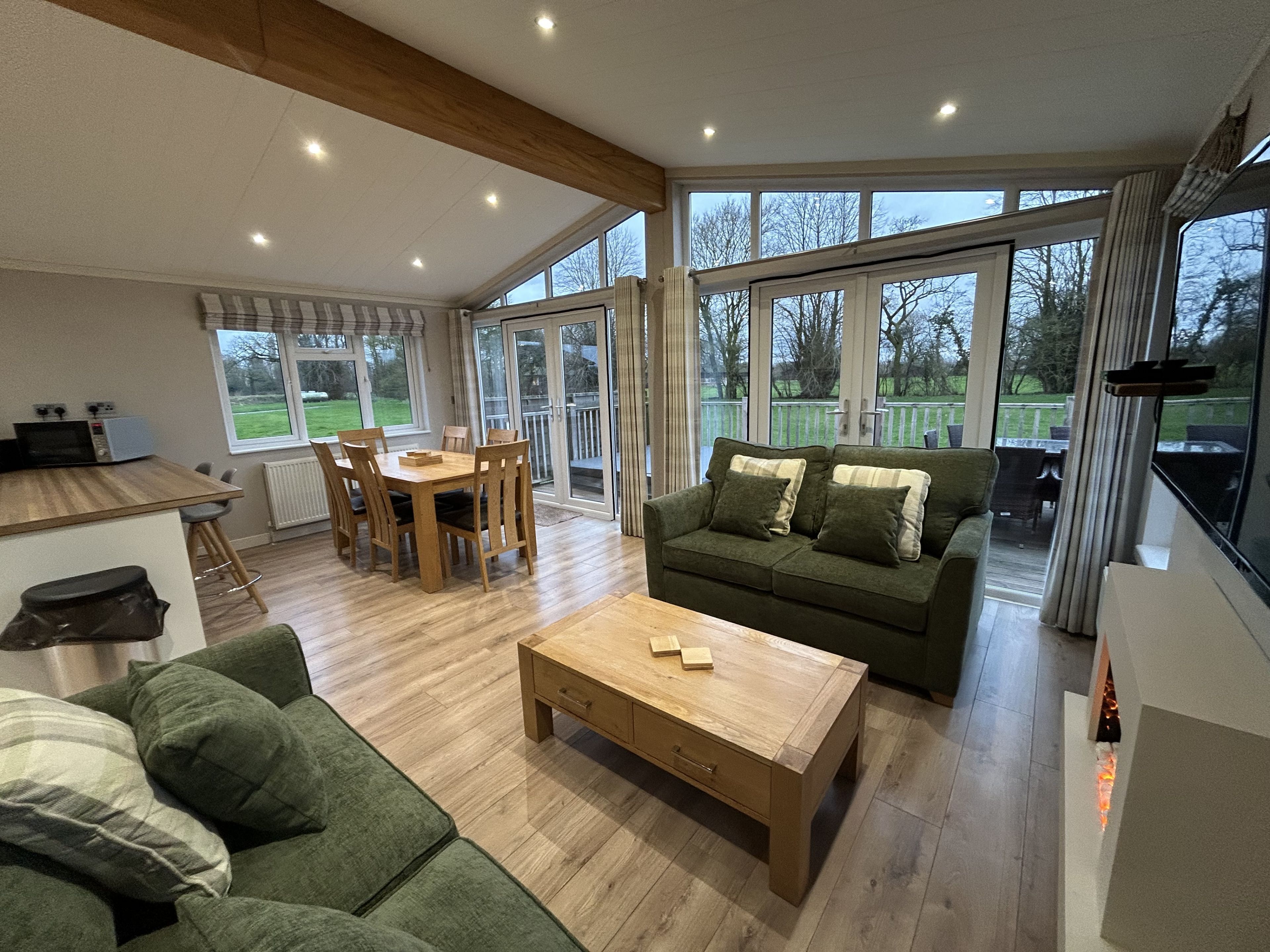 Primrose 2 Bed - Violet - Sleeps 6 Guests  In 2 Bedrooms - Suffolk