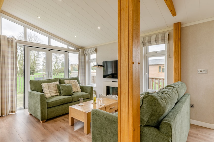 Primrose 2 Bed - Violet - Sleeps 6 Guests In 2 Bedrooms - Suffolk