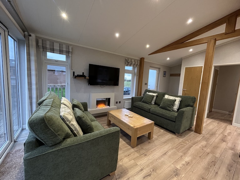 Primrose 2 Bed-no Pets-daisy - Sleeps 6 Guests In 2 Bedrooms - Suffolk