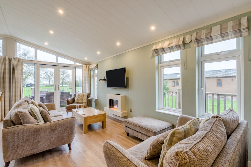 Primrose 3 Bed - Poppy - Sleeps 6 Guests In 3 Bedrooms - Suffolk