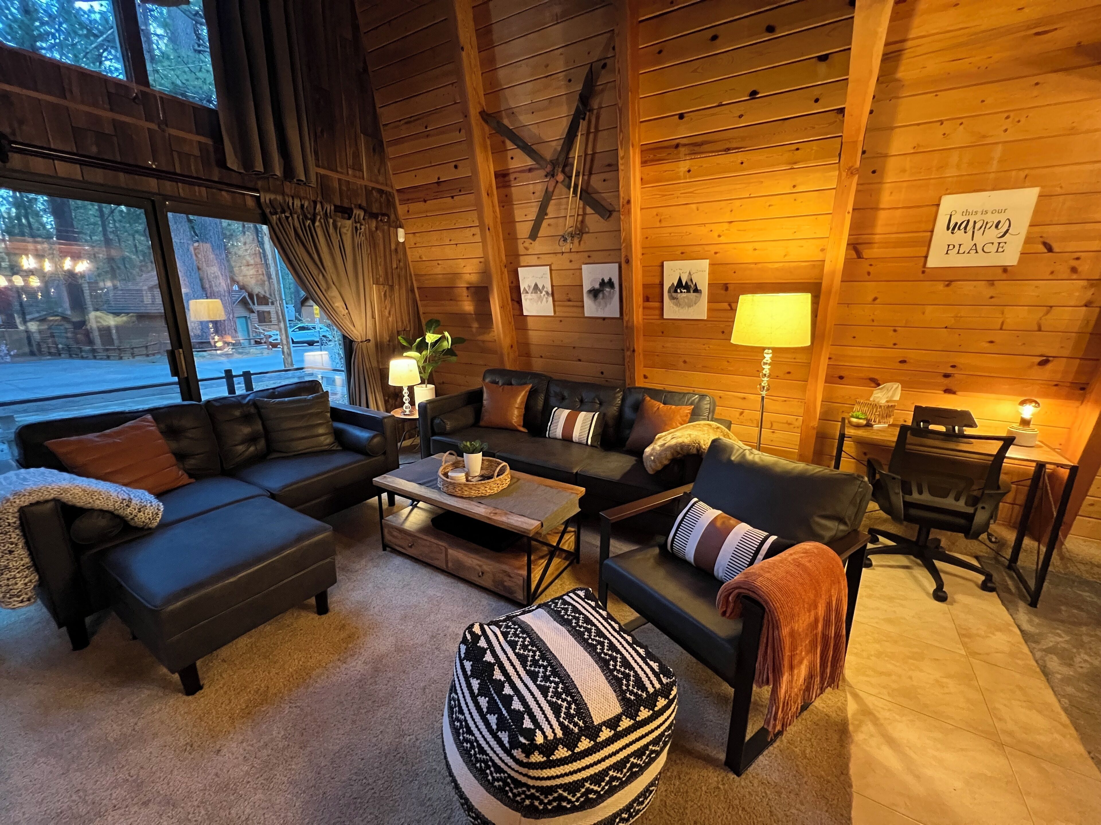 Cozy 3bdr Pet Friendly Cabin W/ Fire-pit & Hot Tub  Walk To Slopes - Snow Summit Ski Resort, CA