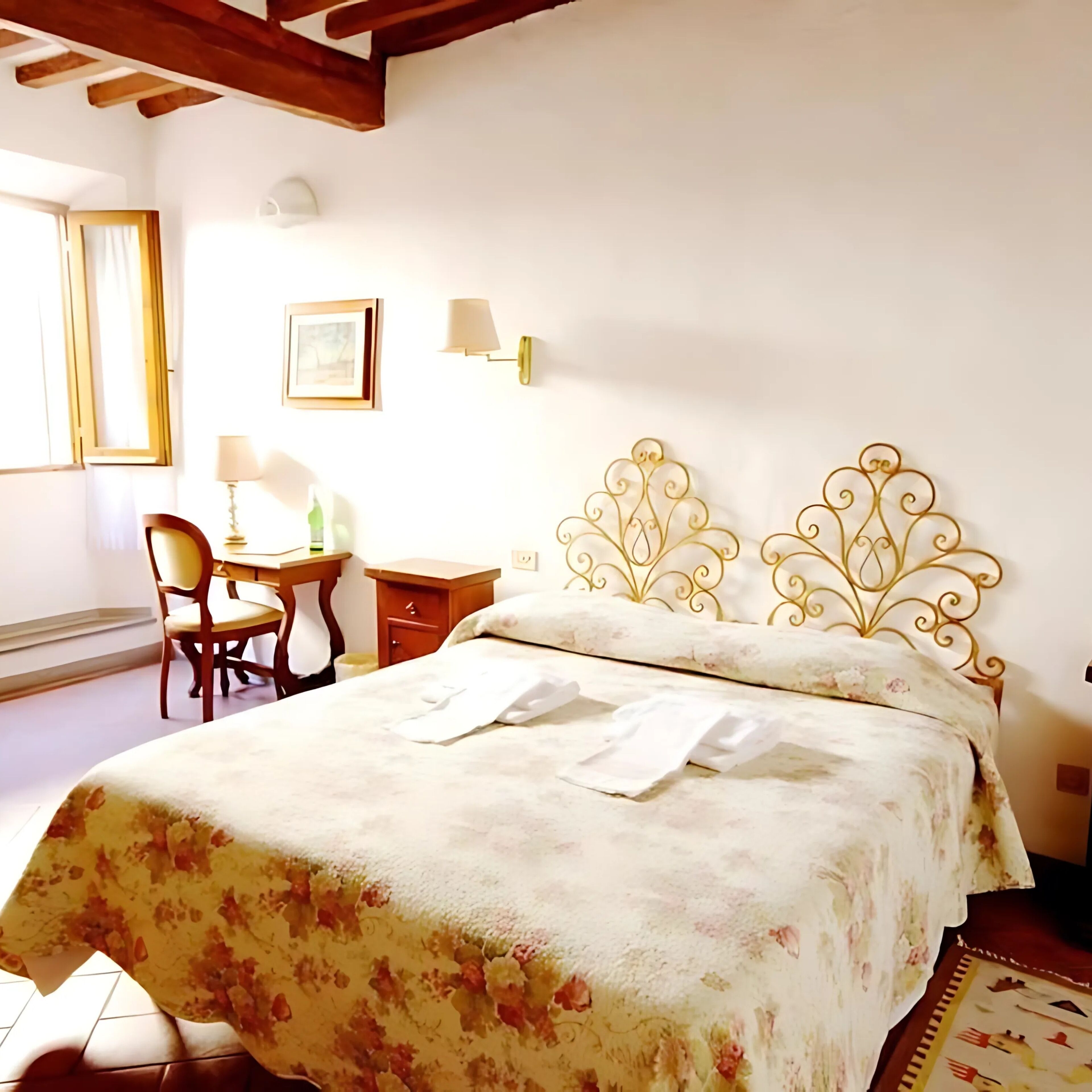 Quarto casal clássico, vista para a cidade | Wi-Fi de cortesia