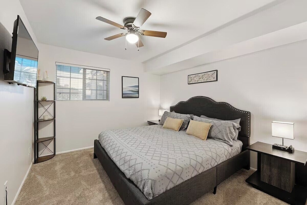 Tempe Delight With Heated Pool - Tempe, AZ