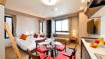 Apartamento Superior | Cofre no quarto, secretária adequada para computadores portáteis