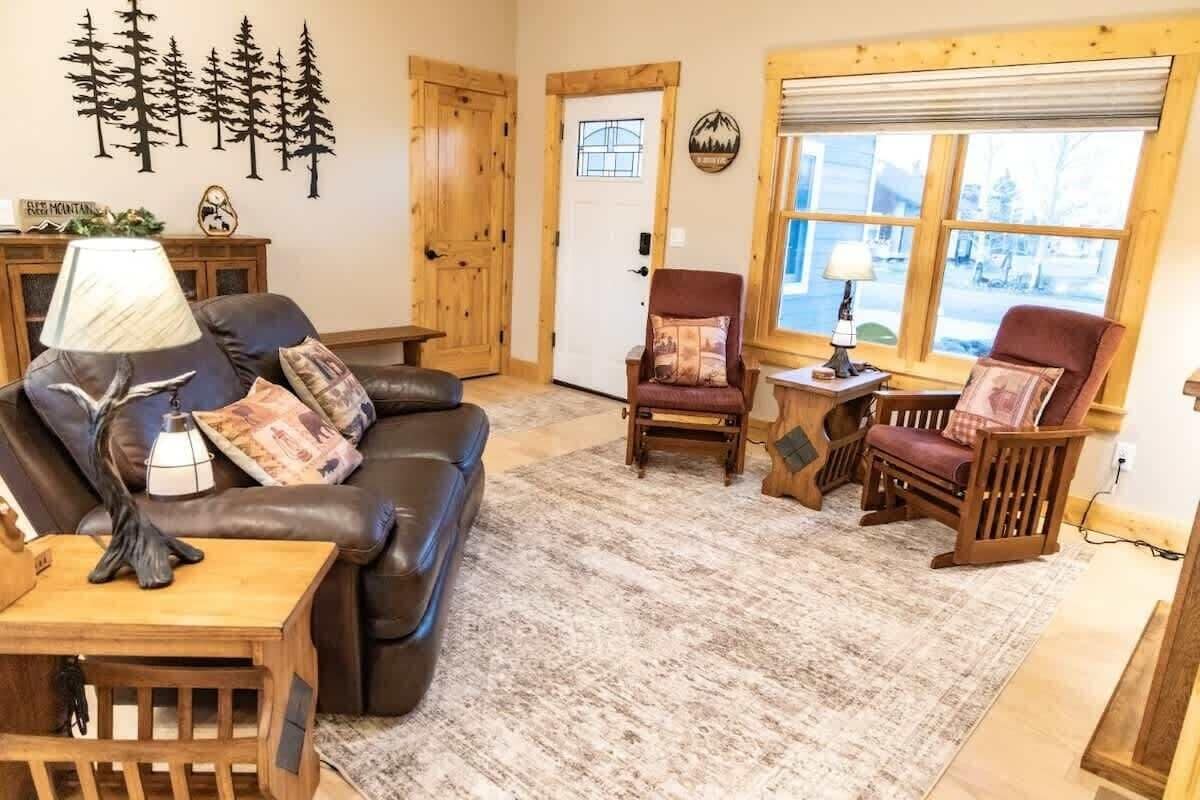 Peaks N Pines- Hot Tub- Pet Friendly - Views - Red Lodge, MT