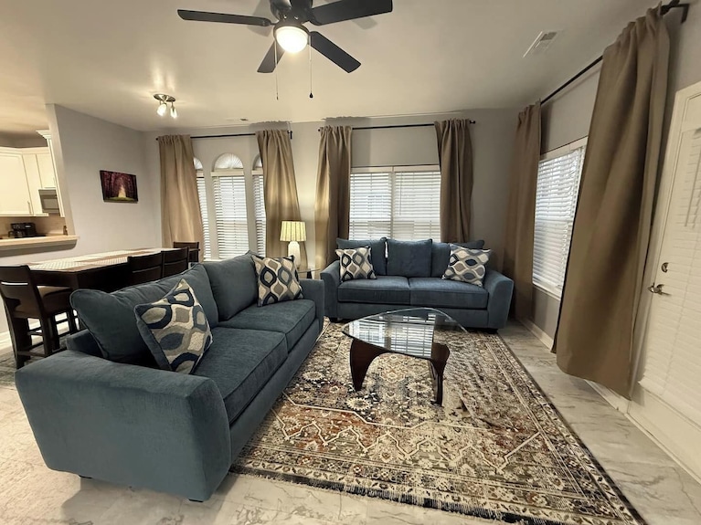 Spacious Home With First Floor King Bed - Yorktown, VA