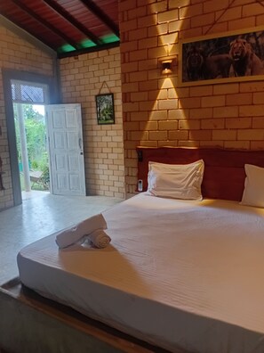 Quarto Triplo, vista para o jardim | Ferro/tábua de engomar, Wi-fi grátis 