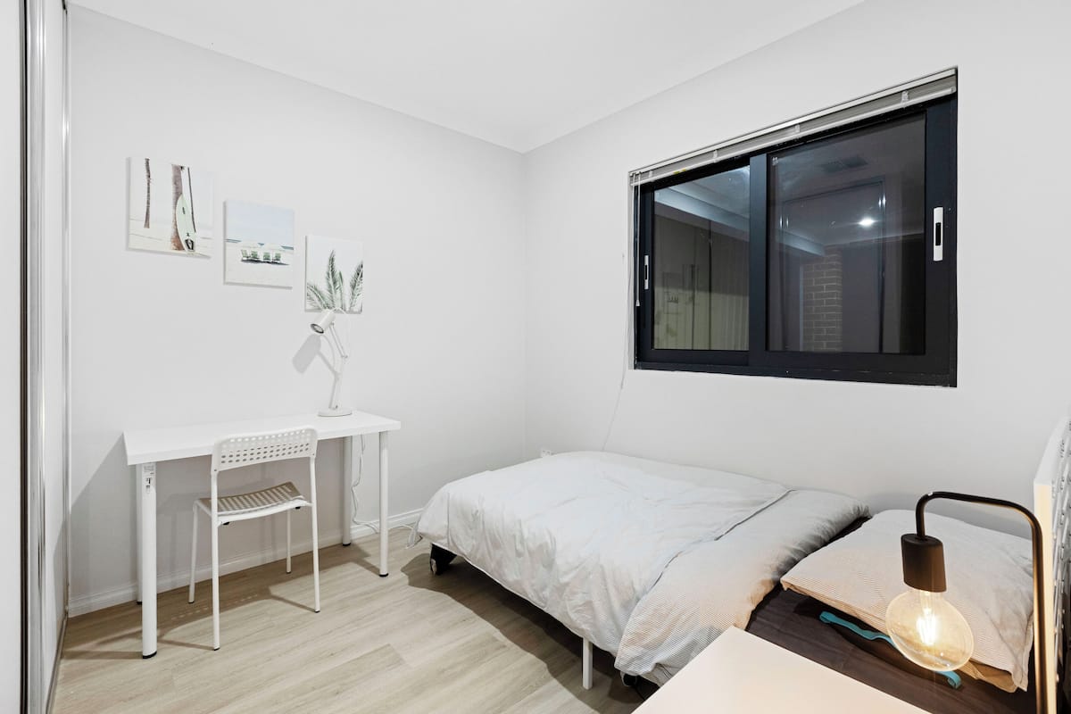 Quarto Individual | Secretária, secretária adequada para computadores portáteis