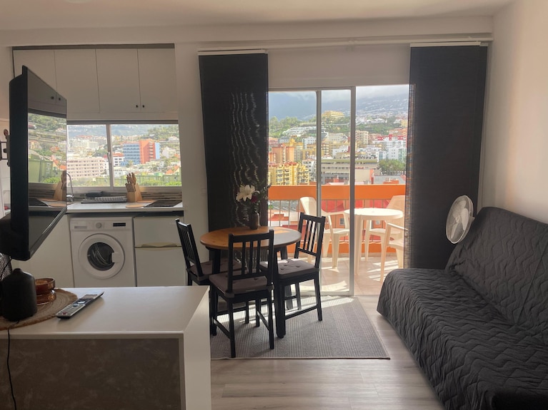 Sunrise Serenity In Puerto De La Cruz - Puerto de la Cruz