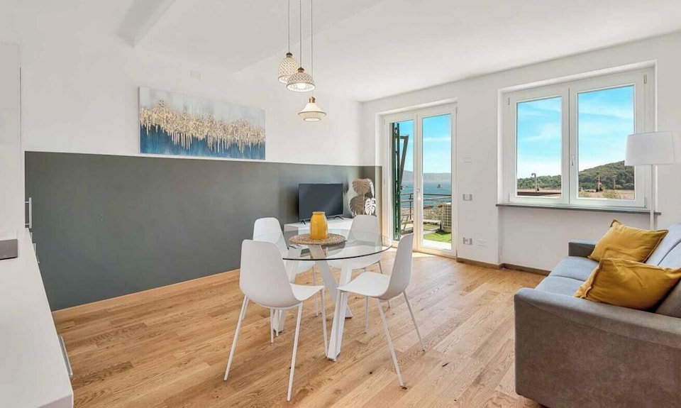 Welcome To La Caravella, Your Dream Vacation Home In Portovenere! Located In One Of The Most Enchanting Locations In Liguria, This Splendid Property Offers A Breathtaking View Of The Sea, Perfect For Spending Unforgettable Moments In The Company Of Fam - Cinque Terre