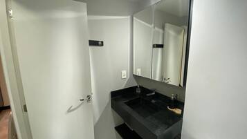 Apartamento Básico | Casa de banho | Um polibã