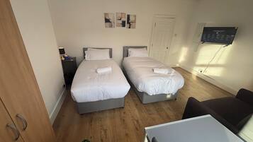 Quarto duplo básico, banheiro compartilhado