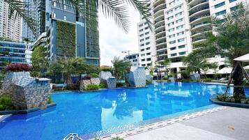 2 piscinas exteriores