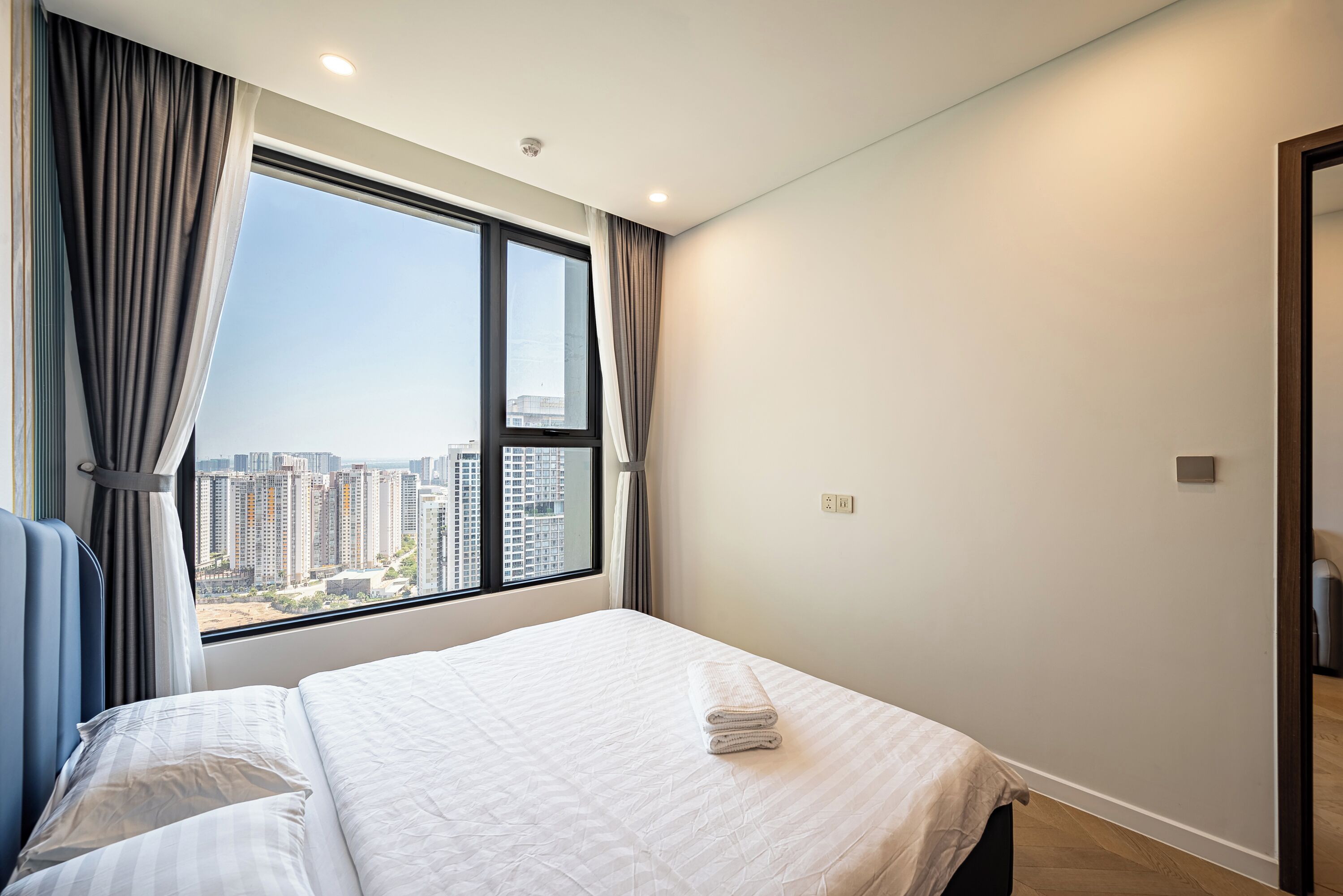 Apartamento superluxo, 1 quarto, ar-condicionado, vista para a cidade | Frigobar (abastecido com itens grátis), escrivaninha