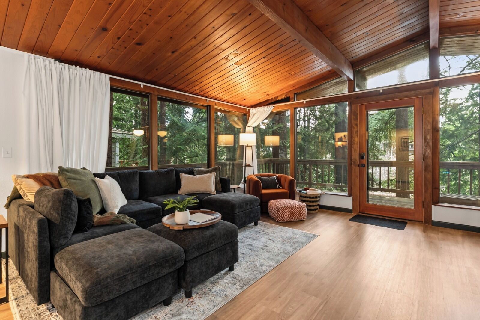 Oar & Evergreen: Forest Views + Private Dock - Puyallup, WA