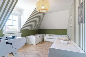 Apartamento | 4 quartos, secretária adequada para computadores portáteis 
