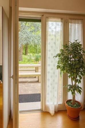 Quarto Triplo Comfort, vista para o jardim | Interior